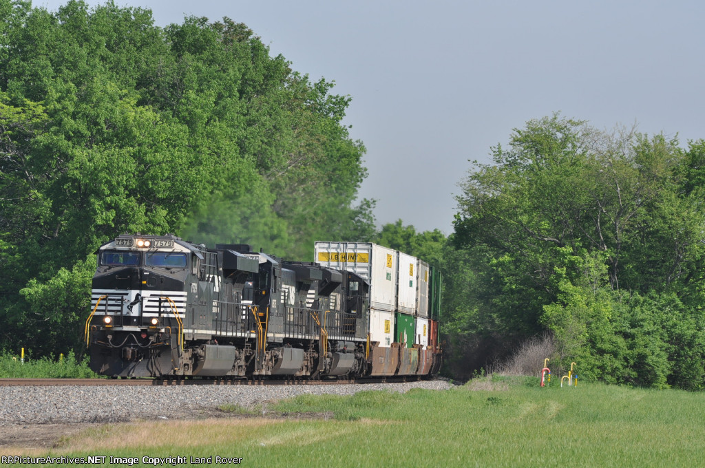 NS 7579 On NS 215 Eastbound